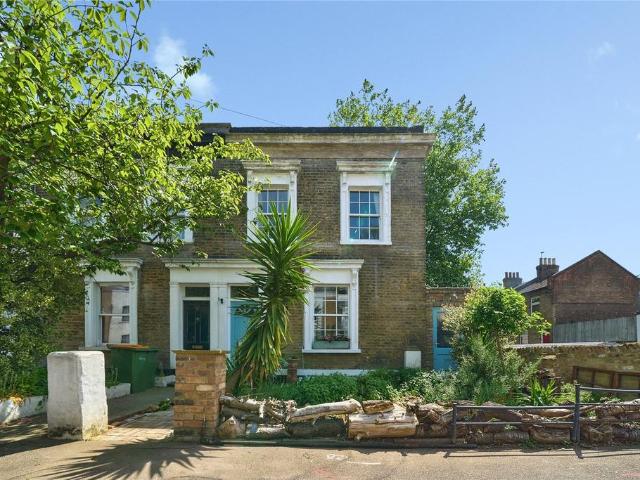 7 bedroom end of terrace house for sale