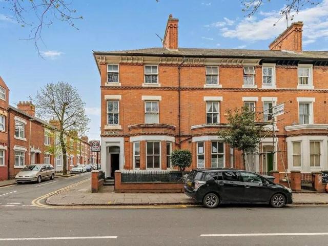 7 bedroom end of terrace house for sale