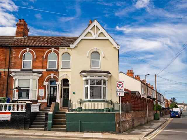 7 bedroom end of terrace house for sale