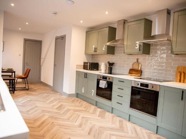 7 bedroom end of terrace house for sale