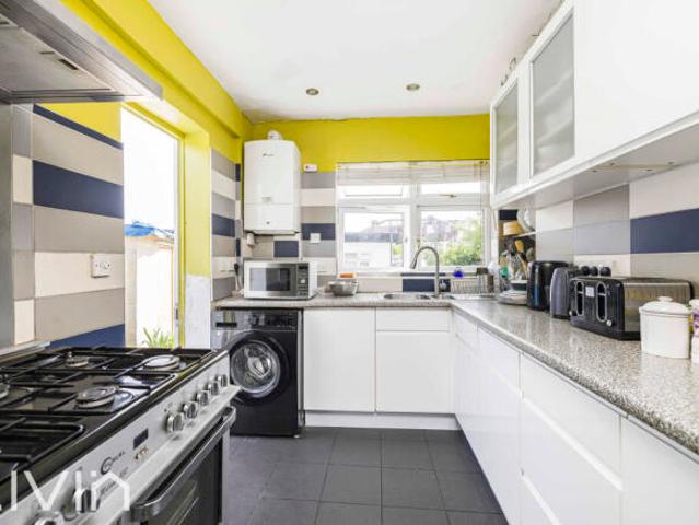 7 bedroom end of terrace house for sale in Almond Way, Mitcham, Surrey, CR4