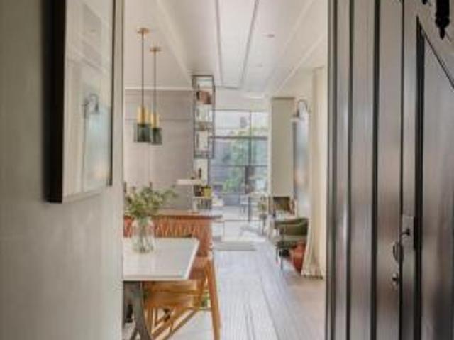 7 bedroom end of terrace house for sale in Harvist Road, London NW6