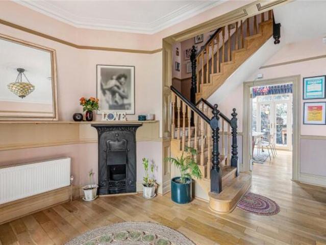 7 bedroom end of terrace house for sale in Rathgar Avenue, London, W13