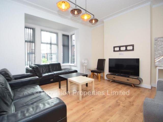 7 bedroom end of terrace house to rent