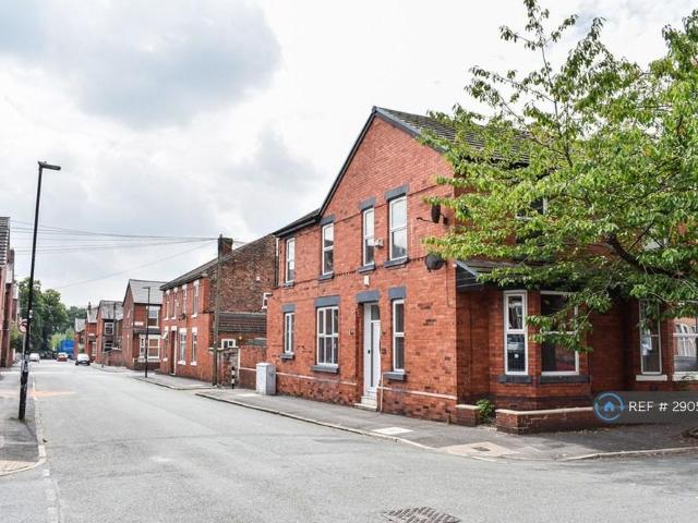 7 bedroom end of terrace house to rent