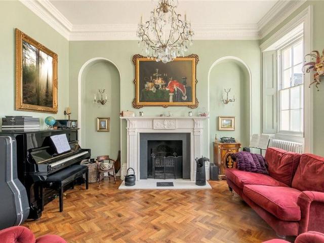 7 bedroom end of terrace house to rent
