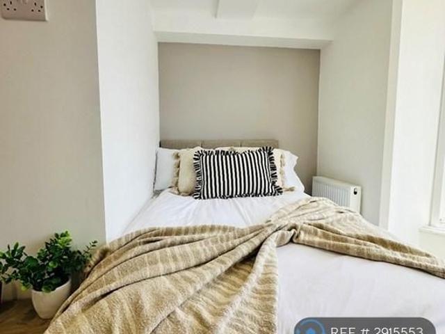7 bedroom end of terrace house to rent
