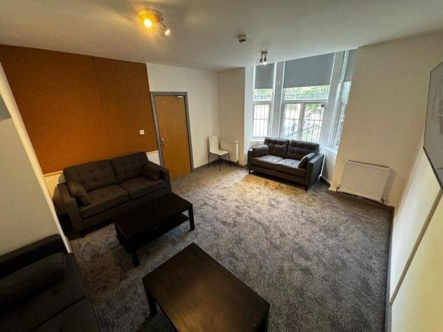 7 bedroom end of terrace house to rent