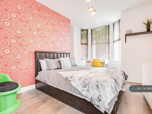 7 bedroom end of terrace house to rent
