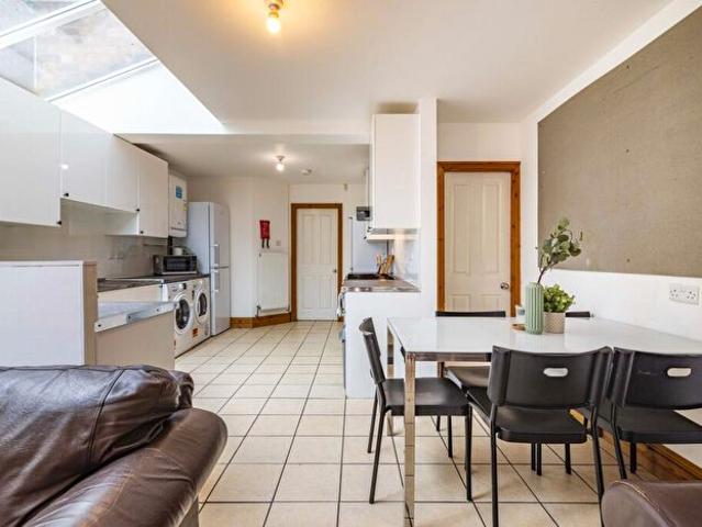 7 Bedroom End Of Terrace House To Rent In Cottesmore Road, Nottingham, NG7