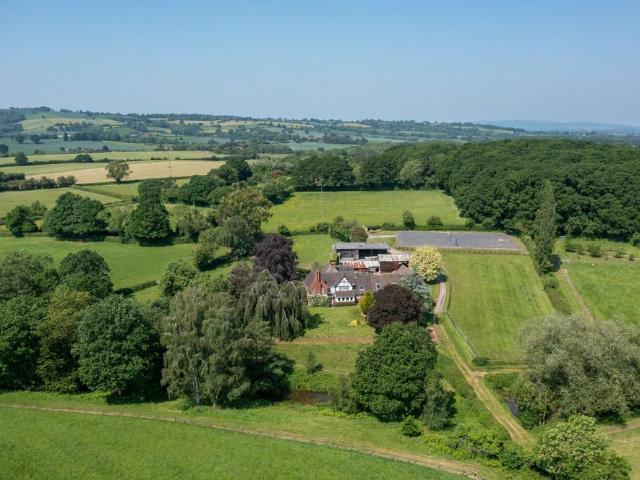 7 bedroom equestrian facility for sale