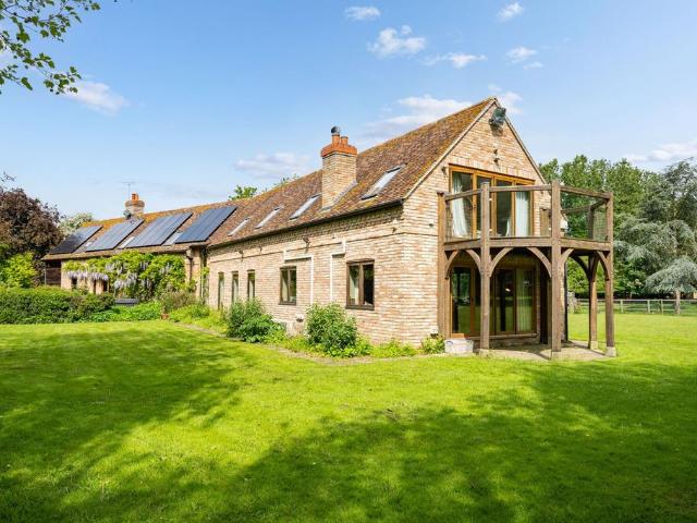 7 bedroom equestrian facility for sale