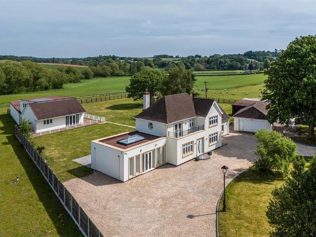 7 bedroom equestrian facility for sale