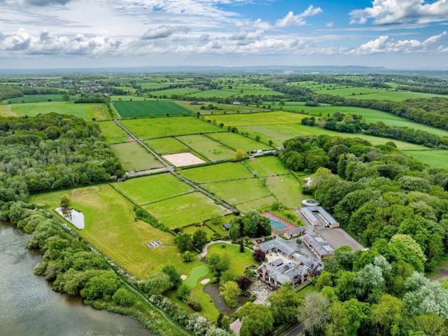 7 bedroom equestrian facility for sale