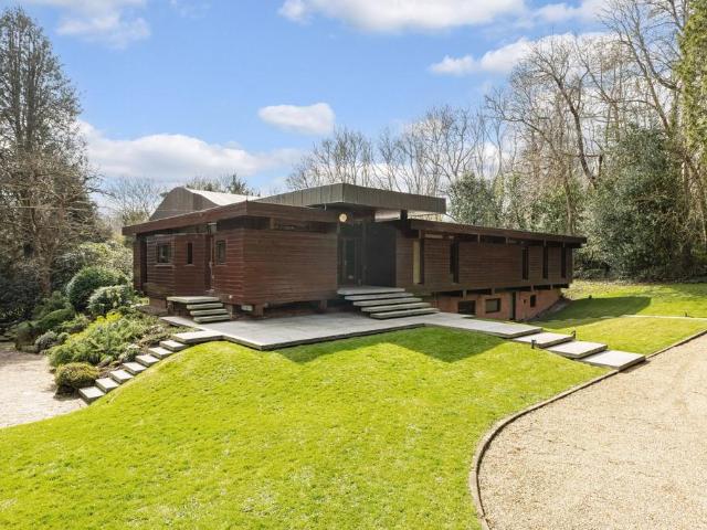 7 bedroom equestrian facility for sale