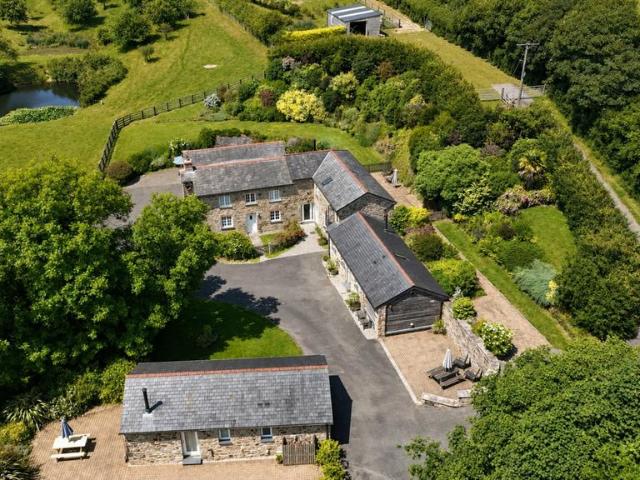 7 bedroom farm house for sale