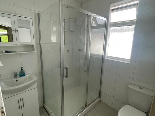 7 bedroom flat to rent on Manor Drive, London