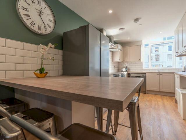 7 Bedroom Flat To Rent In Walter Road, Swansea, SA1