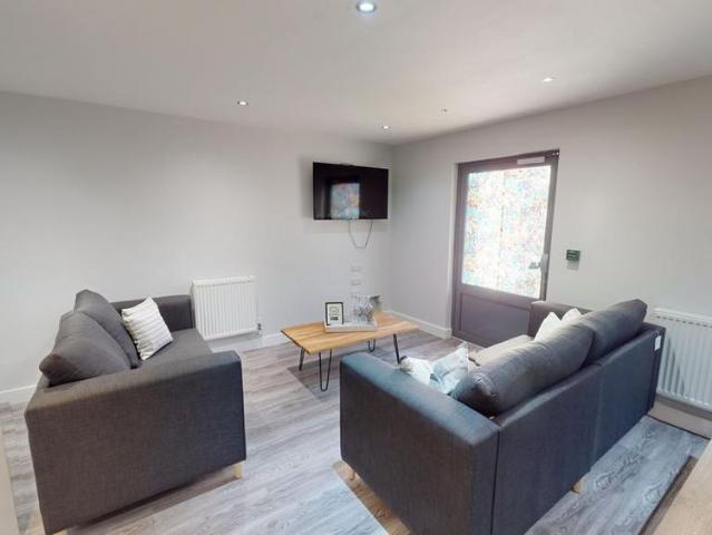7 bedroom flat to rent