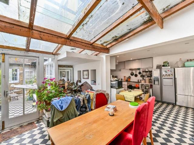 7 bedroom end of terrace house for sale