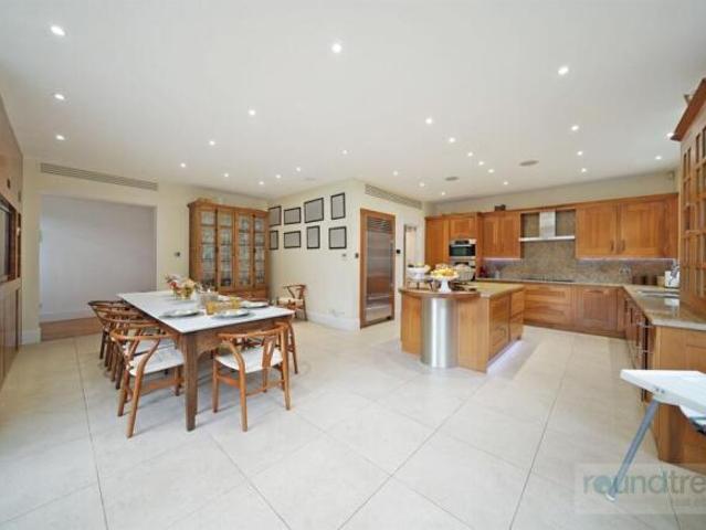 7 bedroom house for rent in Cedars Close, Hendon NW4