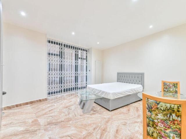7 bedroom flat for rent in Mapesbury Road, Mapesbury Estate, LONDON, NW2