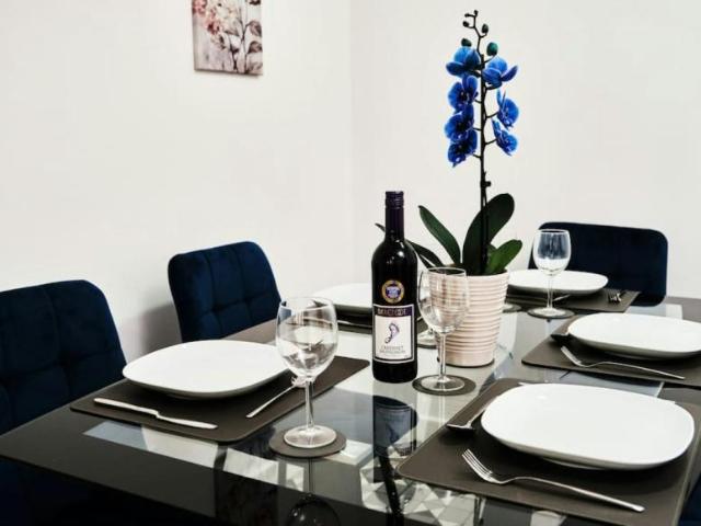 7 Bedroom House Birmingham Birmingham 94641961
