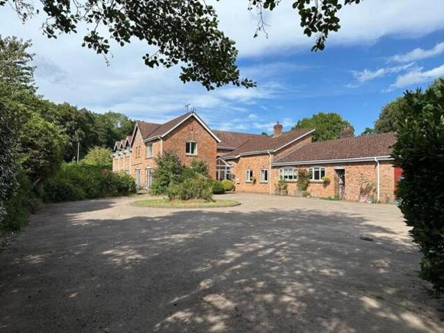 7 Bedroom House Gloucestershire Gloucestershire LS100024116