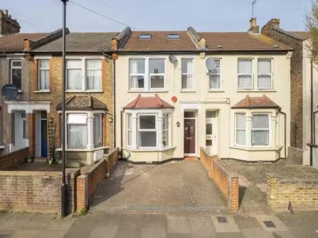 7 bedroom house for rent in Allens Road, Enfield, EN3