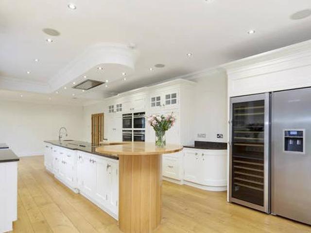 7 bedroom house for rent in Ashley Park Avenue KT12