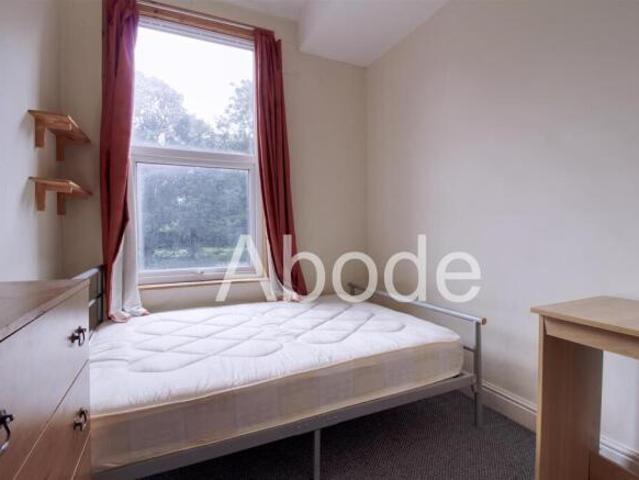 7 bedroom house for rent in Hyde Park Road, Hyde Park, Leeds, LS6