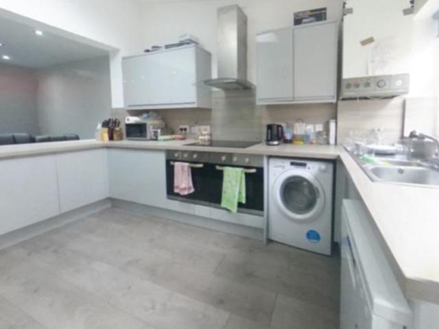 7 Bedroom House For Rent In Leeds, West Yorkshire