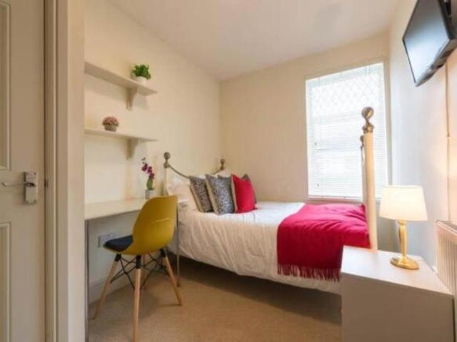 7 bedroom house for rent in Mackintosh Place, Roath, Cardiff, CF24