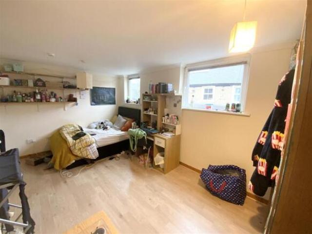 7 bedroom house for rent in Mundy Place, Cathays, CF24