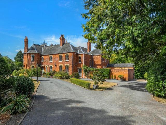 7 bedroom house for sale