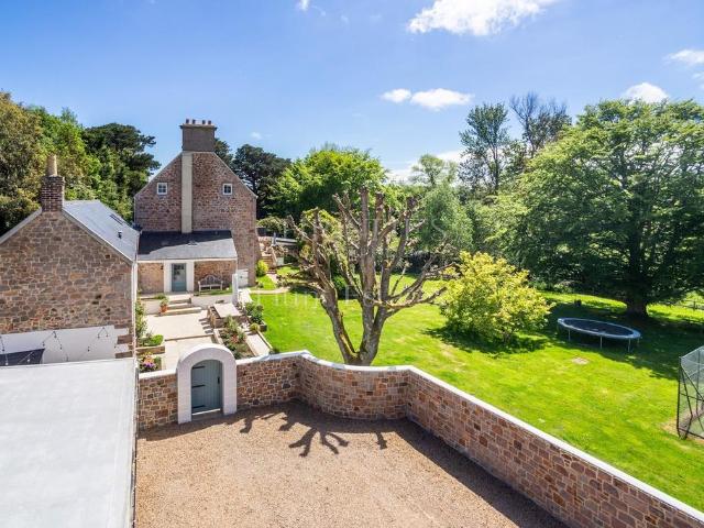 7 bedroom house for sale