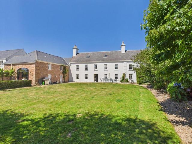 7 bedroom house for sale