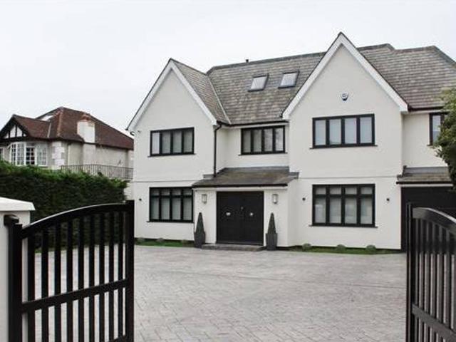 7 bedroom house for sale in The Causeway Potters Bar EN6
