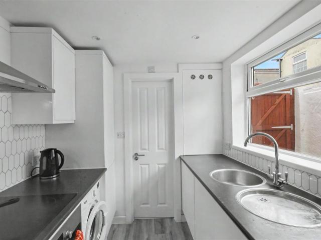 7 Bedroom House / Flat Share to let