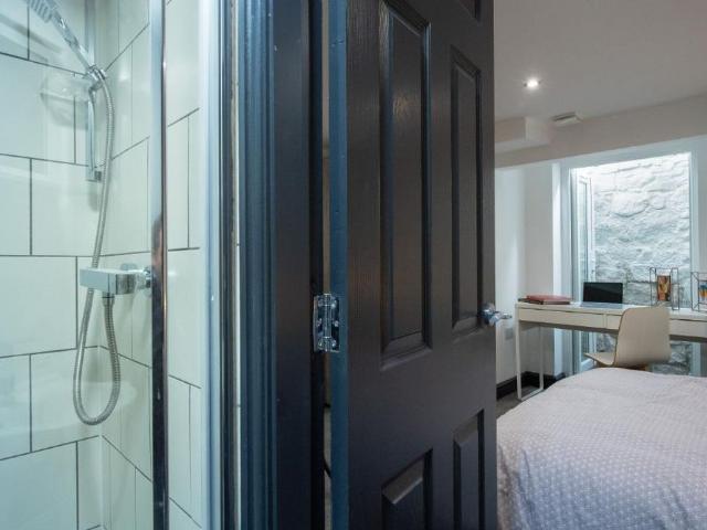 7 bedroom house of multiple occupation to rent