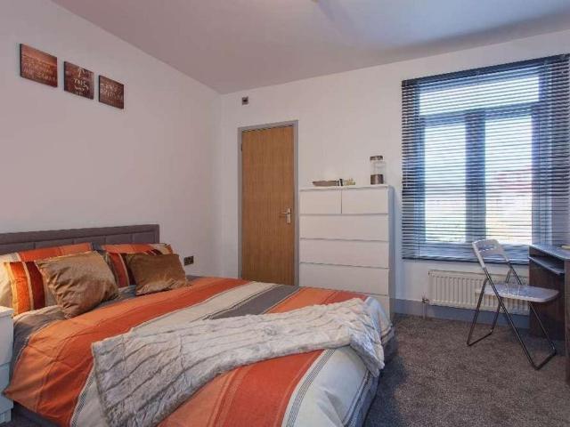 7 bedroom house of multiple occupation to rent