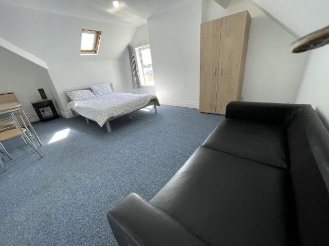 7 bedroom house of multiple occupation to rent
