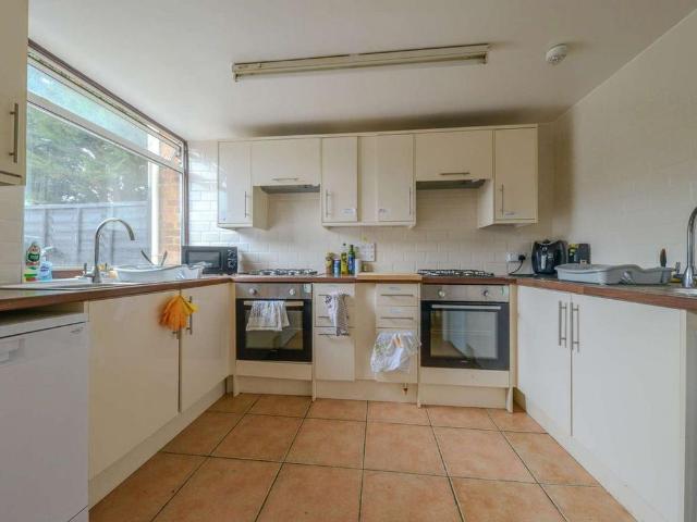 7 bedroom house of multiple occupation to rent