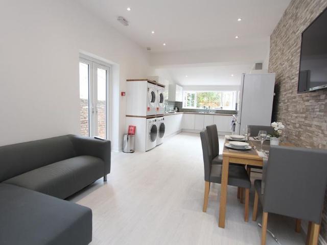 7 bedroom house of multiple occupation to rent