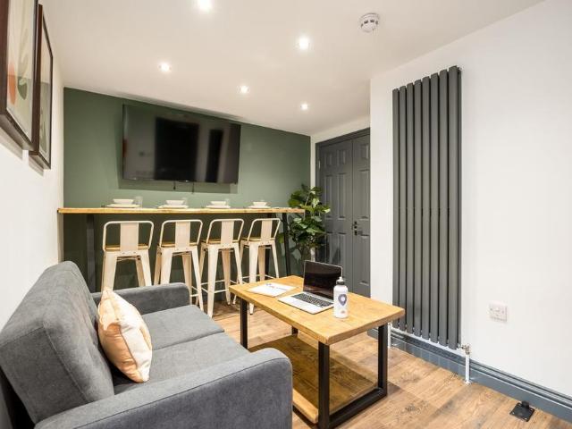 7 bedroom house of multiple occupation to rent