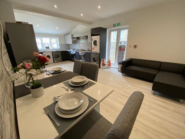 7 bedroom house of multiple occupation to rent