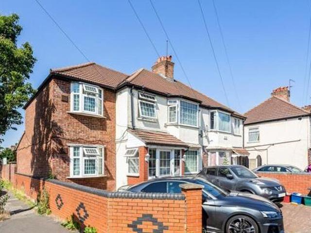 7 Bedroom House Of Multiple Occupation For Sale In Hounslow, Middlesex