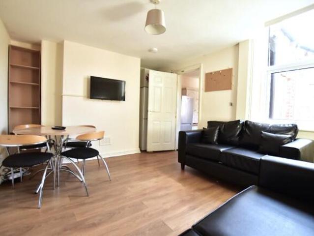 7 bedroom house of multiple occupation for rent in Myrtle Grove, Newcastle Upon Tyne, NE2