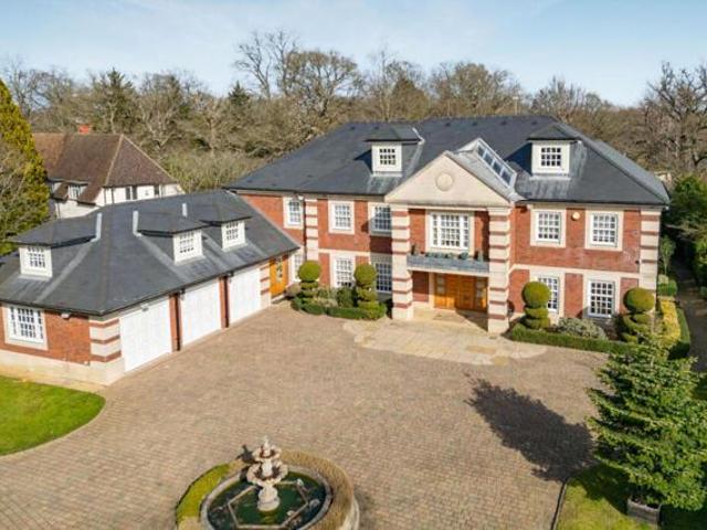 7 Bedroom House Leatherhead Surrey LS100456390