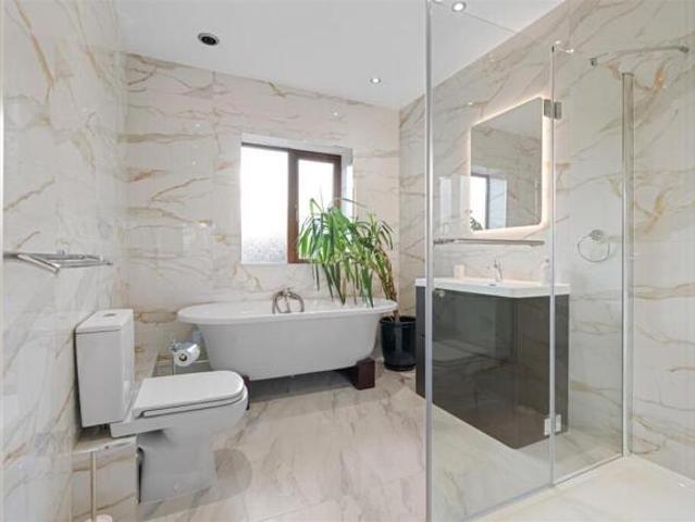 7 Bedroom House Llangennech Llangennech 99290483